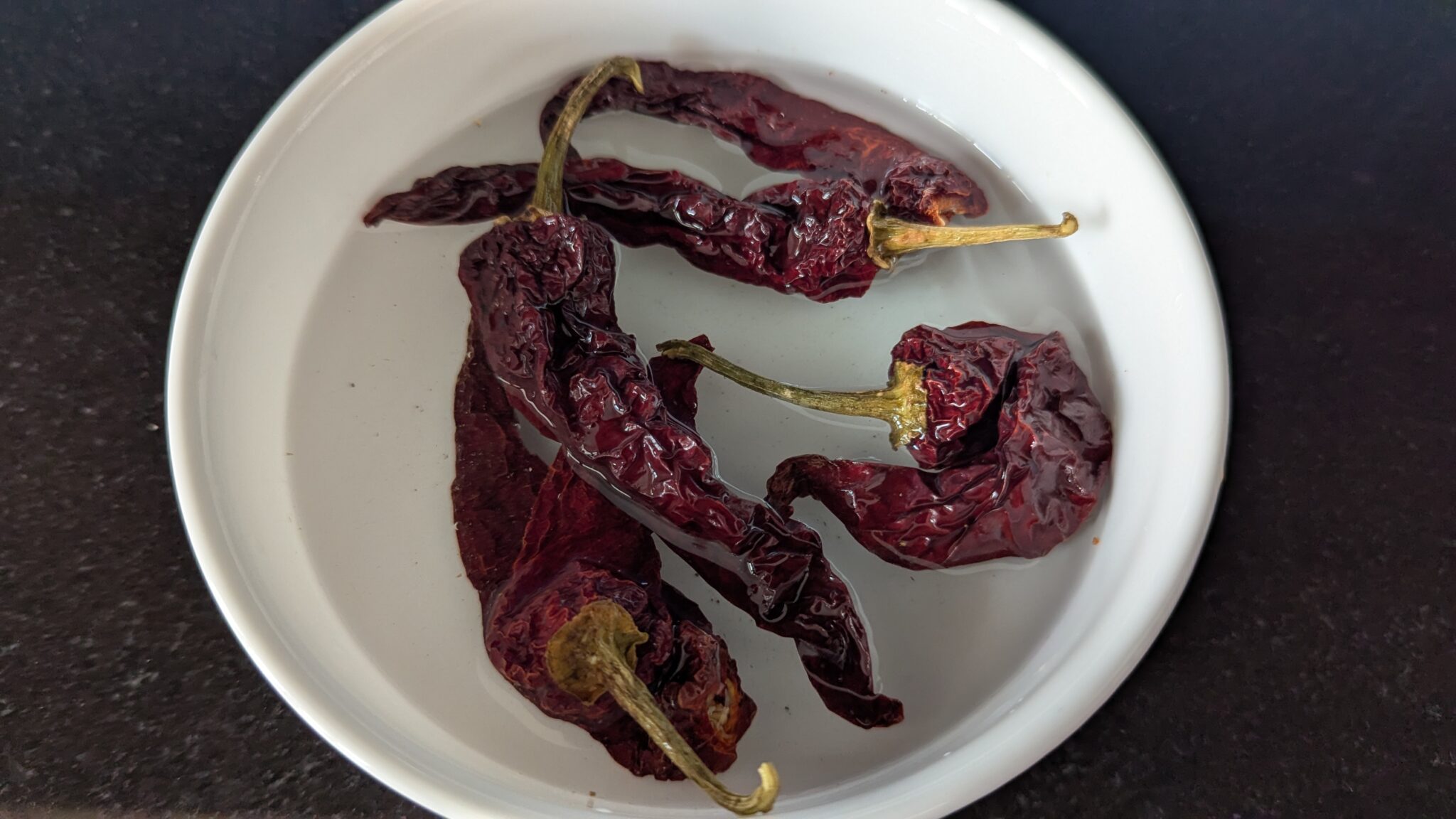 Lasaniya Batata Recipe – Gujarati Style Garlic Potatoes – TheTinyTaster