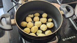 Delicious Lasaniya Batata – The Best Gujarati Style Garlic Potatoes ...