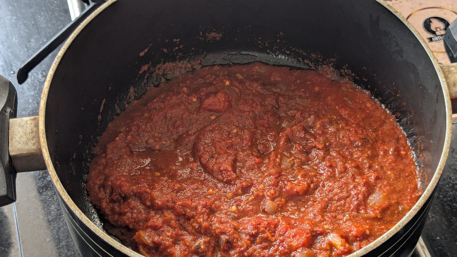 Lasaniya Batata Recipe – Gujarati Style Garlic Potatoes – TheTinyTaster