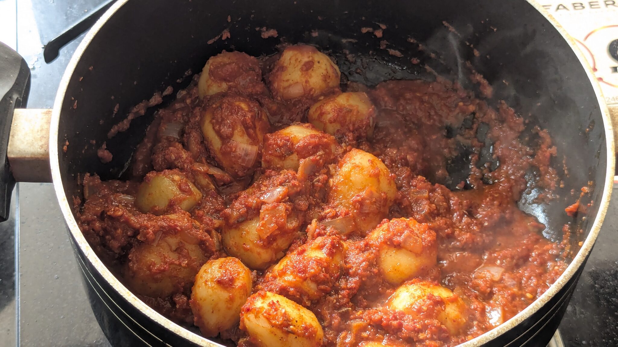 Lasaniya Batata Recipe – Gujarati Style Garlic Potatoes – TheTinyTaster