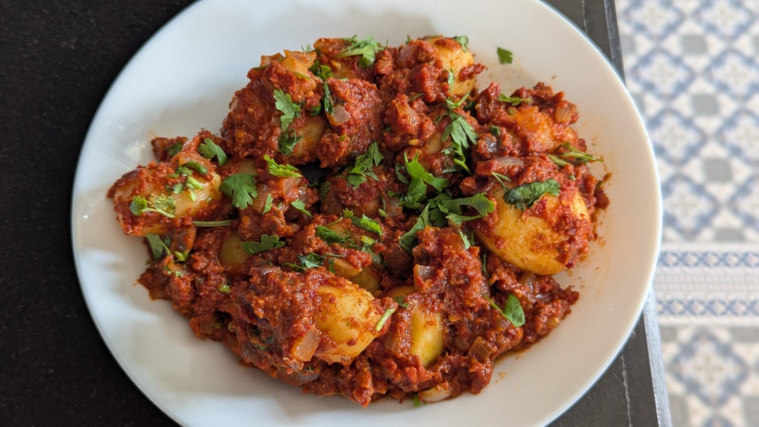 Delicious Lasaniya Batata – The Best Gujarati Style Garlic Potatoes ...